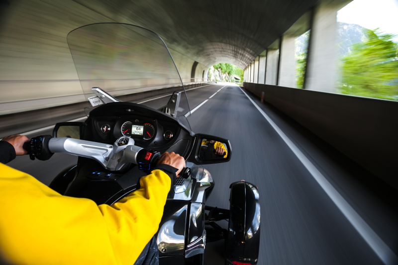 Da li su visok vetrobran i deflektor uvek dobro rešenje?